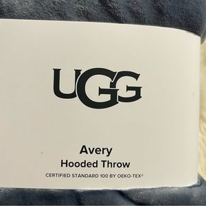 UGG | Bedding | Nwt Ugg Avery Hooded Throw | Poshmark